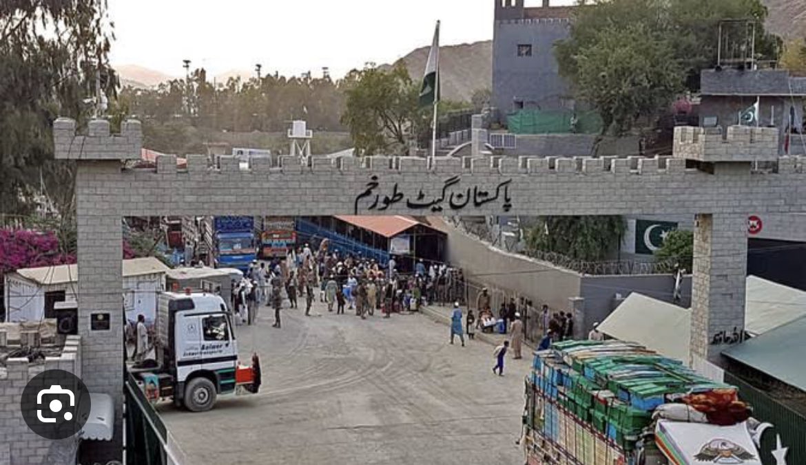 Pakistan allows stranded Afghans to cross into Afghanistan on Tazkira